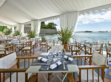 PLAGE BELLES RIVES - Antibes | Site officiel de l'Office de Tourisme