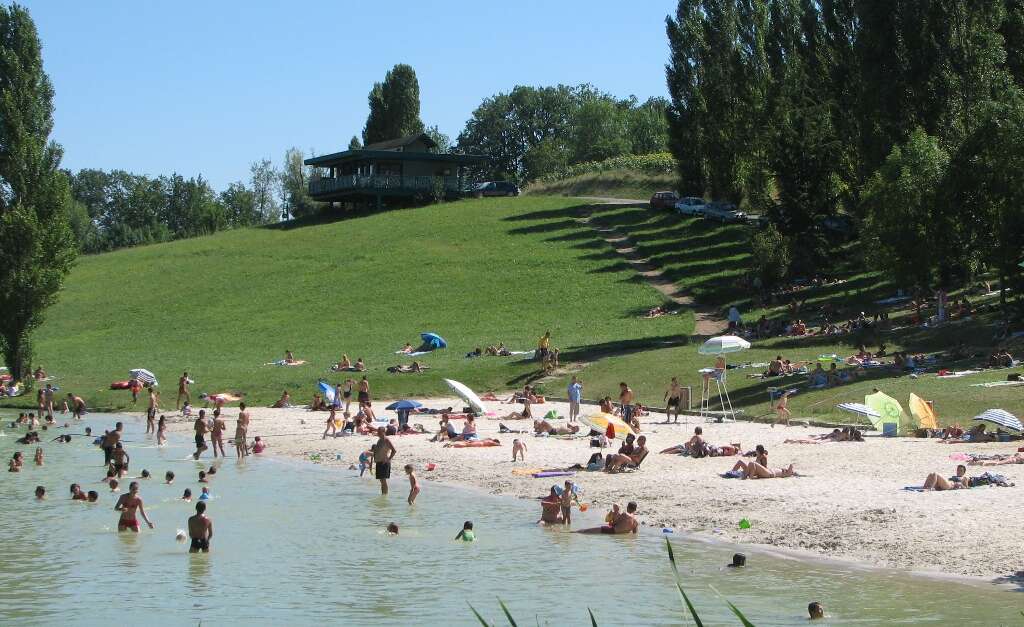 Plan d'eau de Montcuq - Montcuq-en-Quercy-Blanc | Lot Tourisme ...